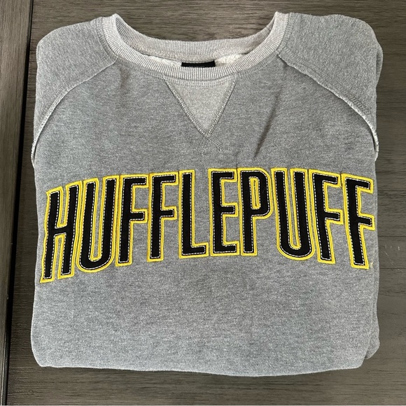Warner Bros. | Sweaters | Huffle Puff Sweatshirt Harry Potteruniversal ...
